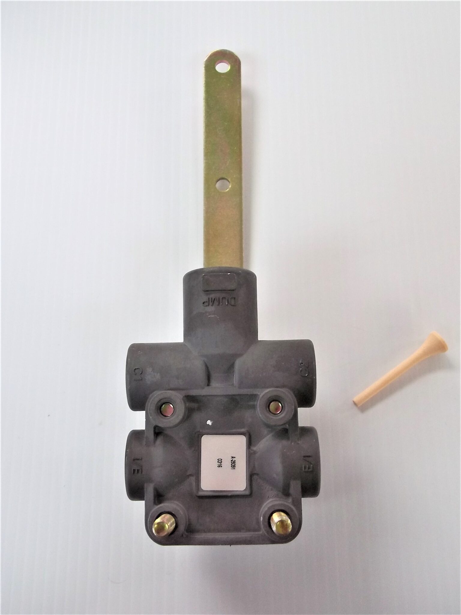 Hendrickson Height Control Valve VS-29392 - ILoca