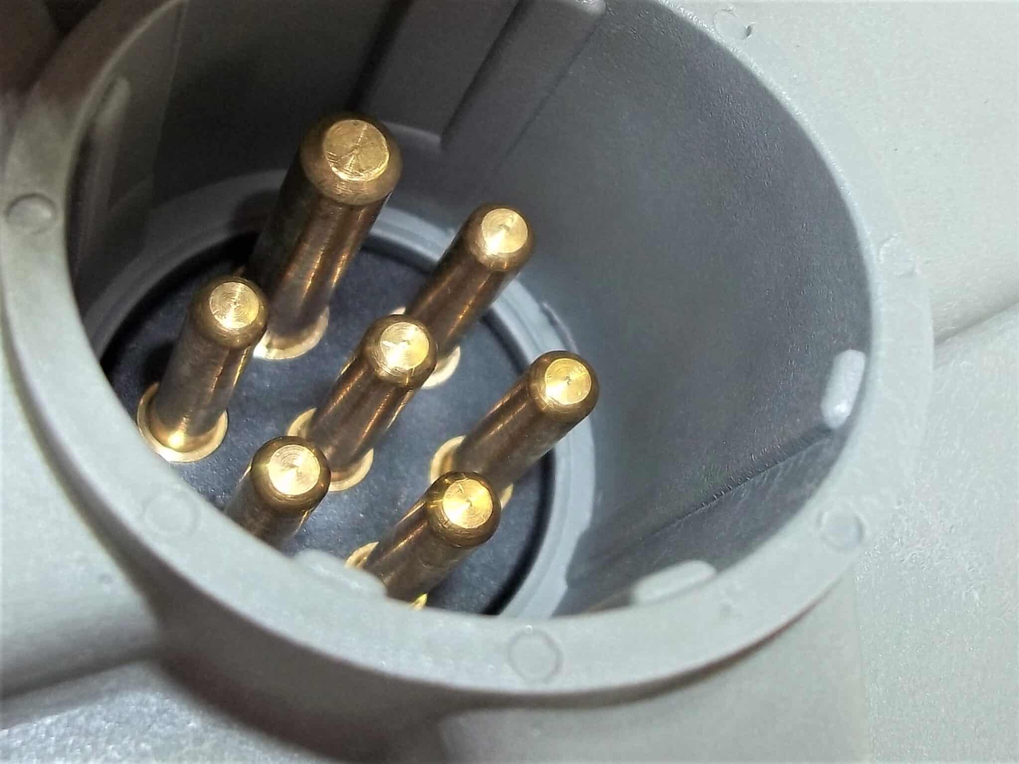 Plastic 7-Way Socket 16-7602-28 | ILoca