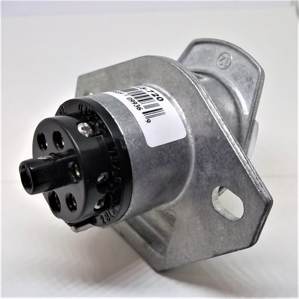 Phillips 7-Way Metal Receptacle 15-720 - ILoca