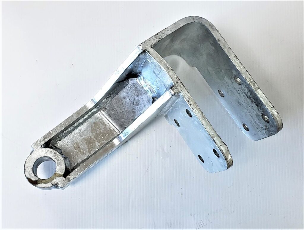 MAC Dump Trailer RH Tailgate Hinge | ILoca Services, Inc.